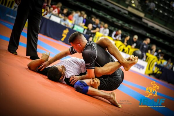 Integrated Fighting’ Coach trains at Fight Hub Headquarters.